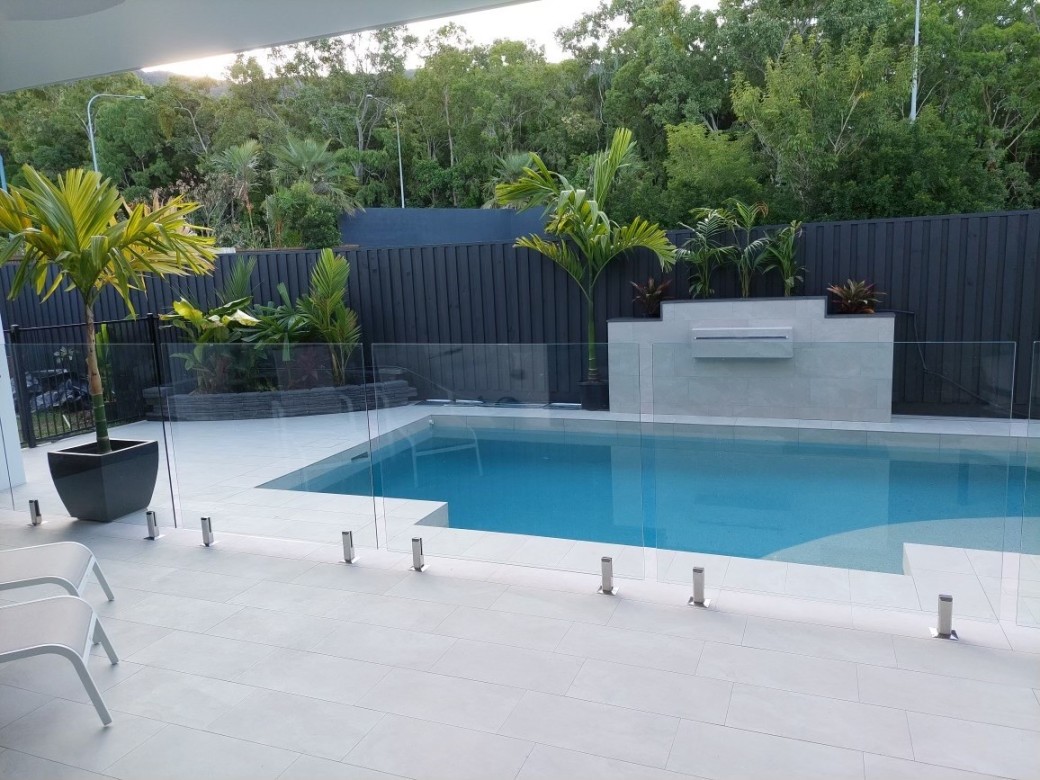 Aluminium Pool Fence Cairns - Modern Glass and Aluminium Fencing